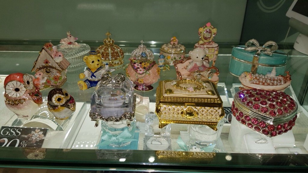 Free Gift - VENUS TEARS - Wedding Band / Engagement Ring